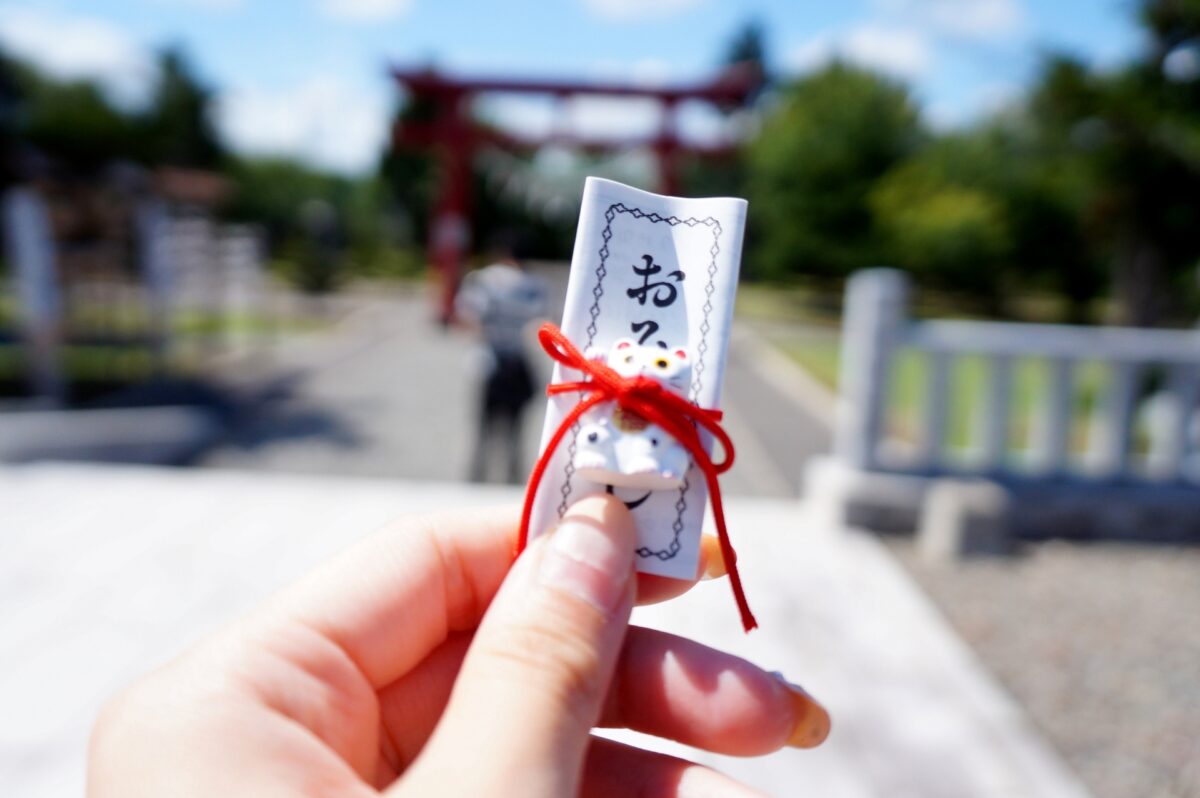 Apa itu Omikuji Yang Unik dan Imut di Kuil Jepang? - TITIP JEPANG