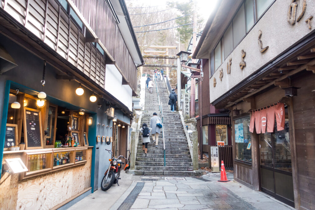 5 Rekomendasi Onsen Terbaik yang Wajib Dikunjungi di Jepang - TITIP JEPANG