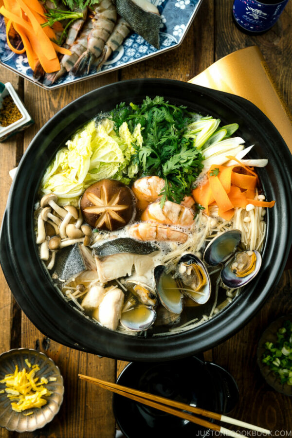 10 Jenis Hidangan Nabe yang Biasa Disantap di Jepang - TITIP JEPANG