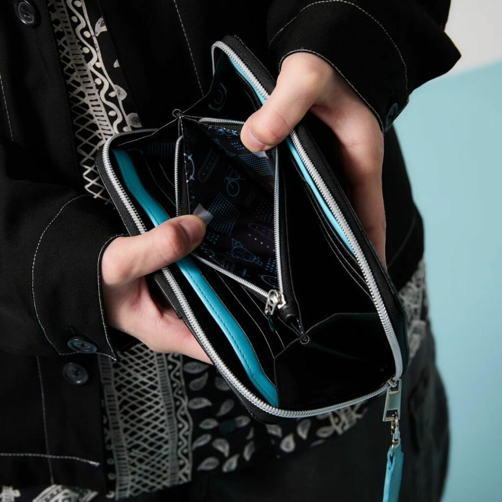 Dompet Blue Archive Shiroko Model: Long Wallet Elegan dan Eksklusif ...